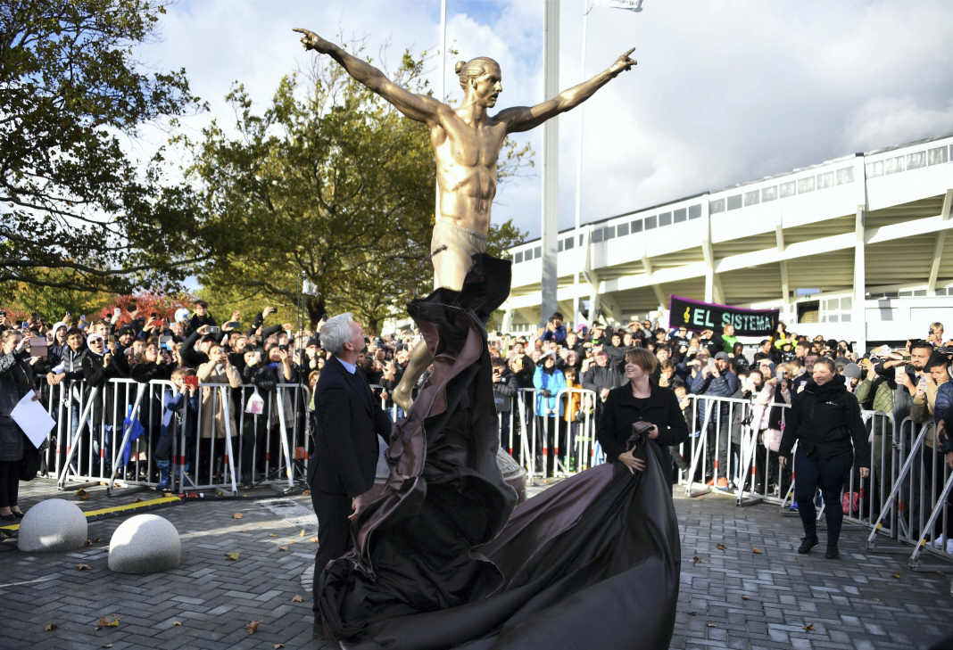 Zlatans Statue in Malmö - Schwedentipps.se